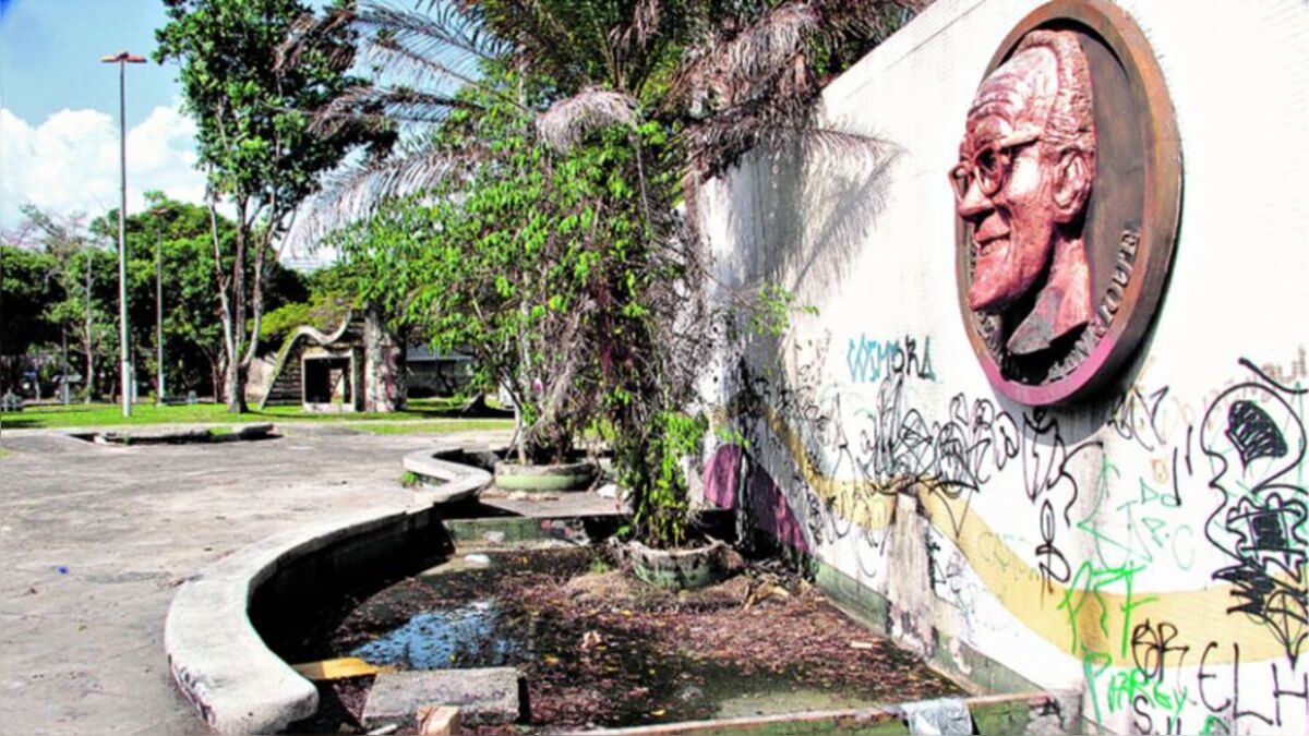 Prefeitura gasta mais de R$ 600 mil e Praça Waldemar Henrique segue ...