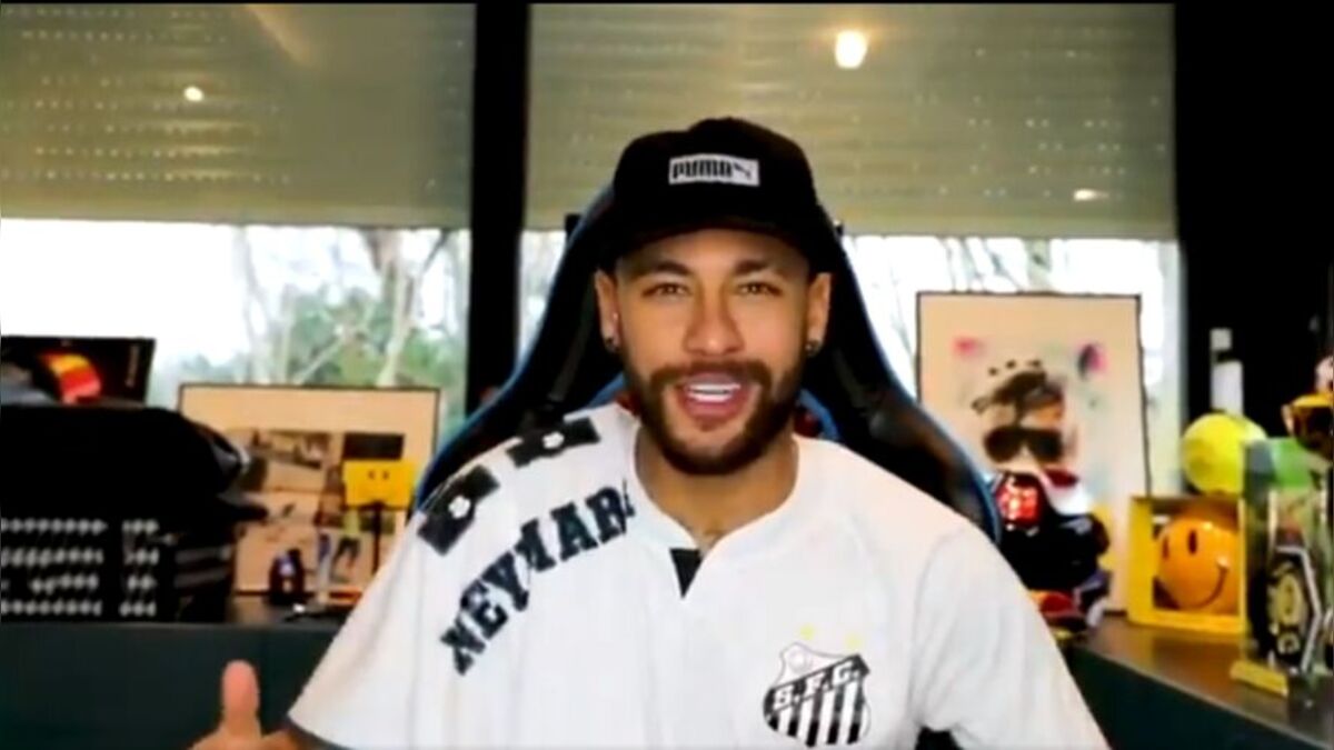 Neymar se irrita com internautas e dispara: 'fo***-se' • DOL