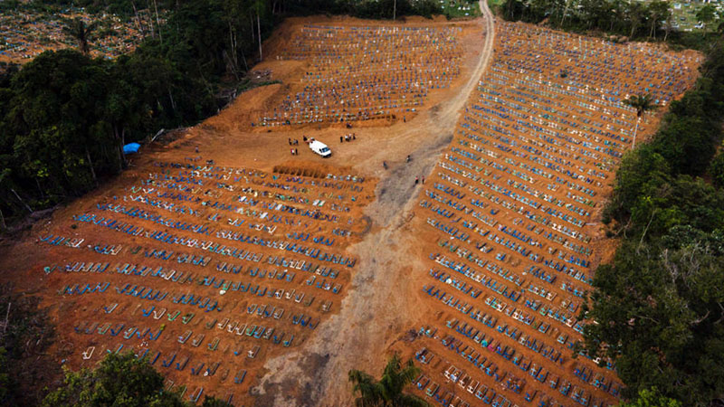 Brasil registra mais de 1.700 mortes em 24 h e bate novo recorde diário Brasil registra mais de 1.700 mortes em 24 h e bate novo recorde diário