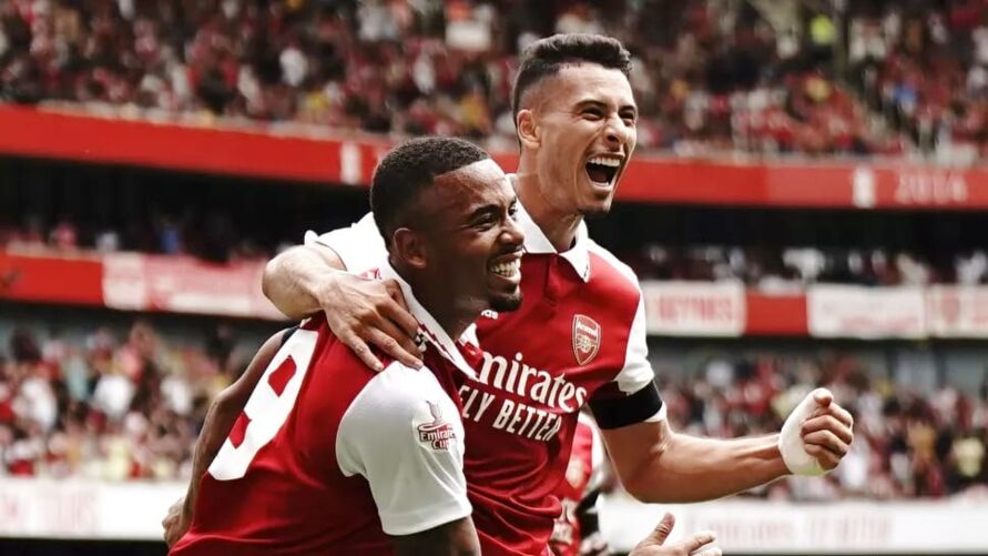 Torcida do Arsenal cria música para atacante brasileiro • DOL