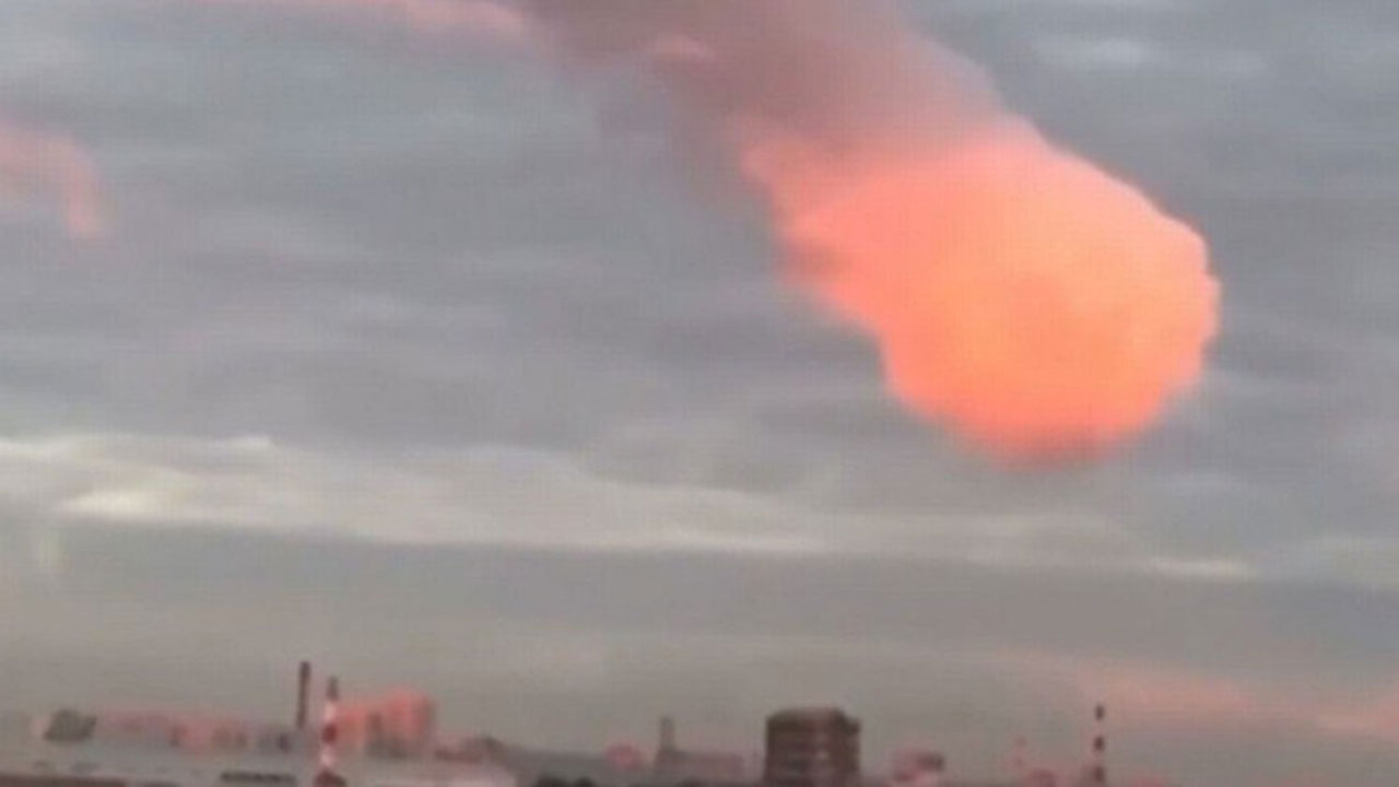 Vídeo: 'Bola de fogo' gigante surge no céu da Rússia • DOL
