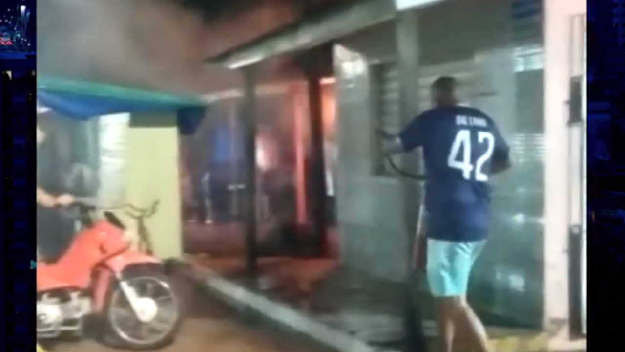 Princípio de incêndio assusta moradores em Portel — Zap Marabá Princípio de incêndio assusta moradores em Portel — Zap Marabá