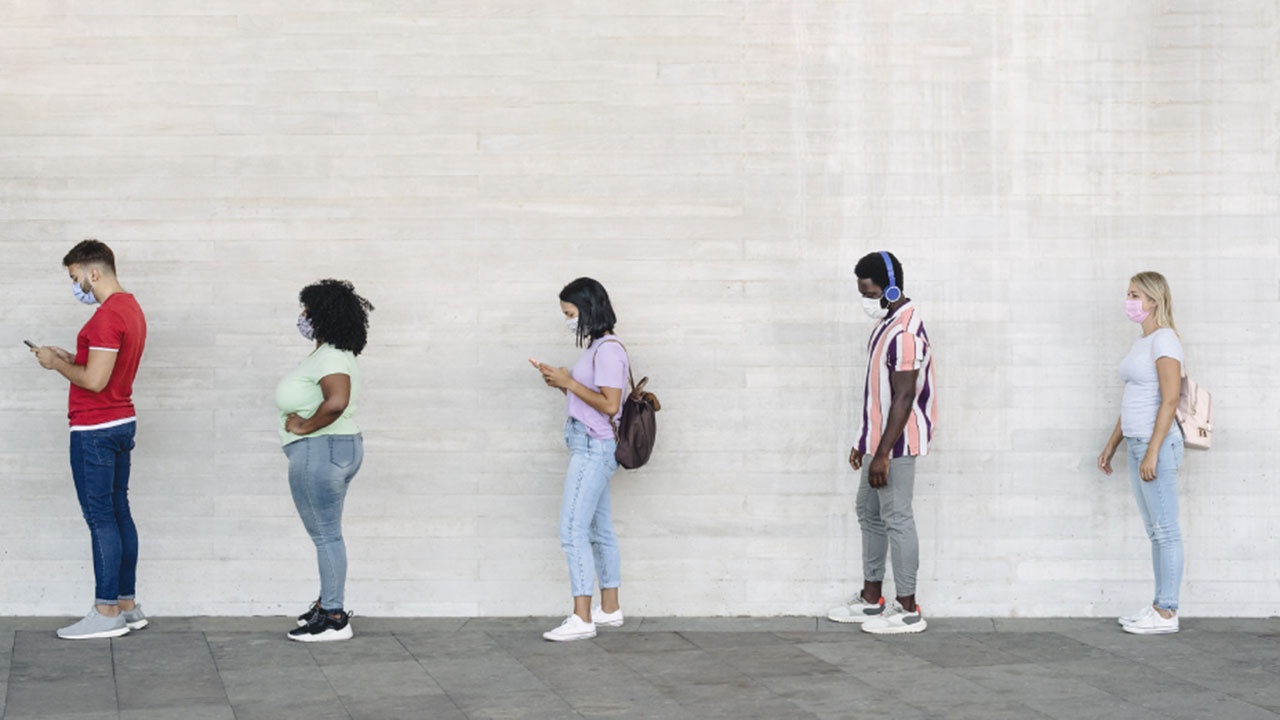 Mão inglesa e fila indiana: saiba a origem das expressões • DOL