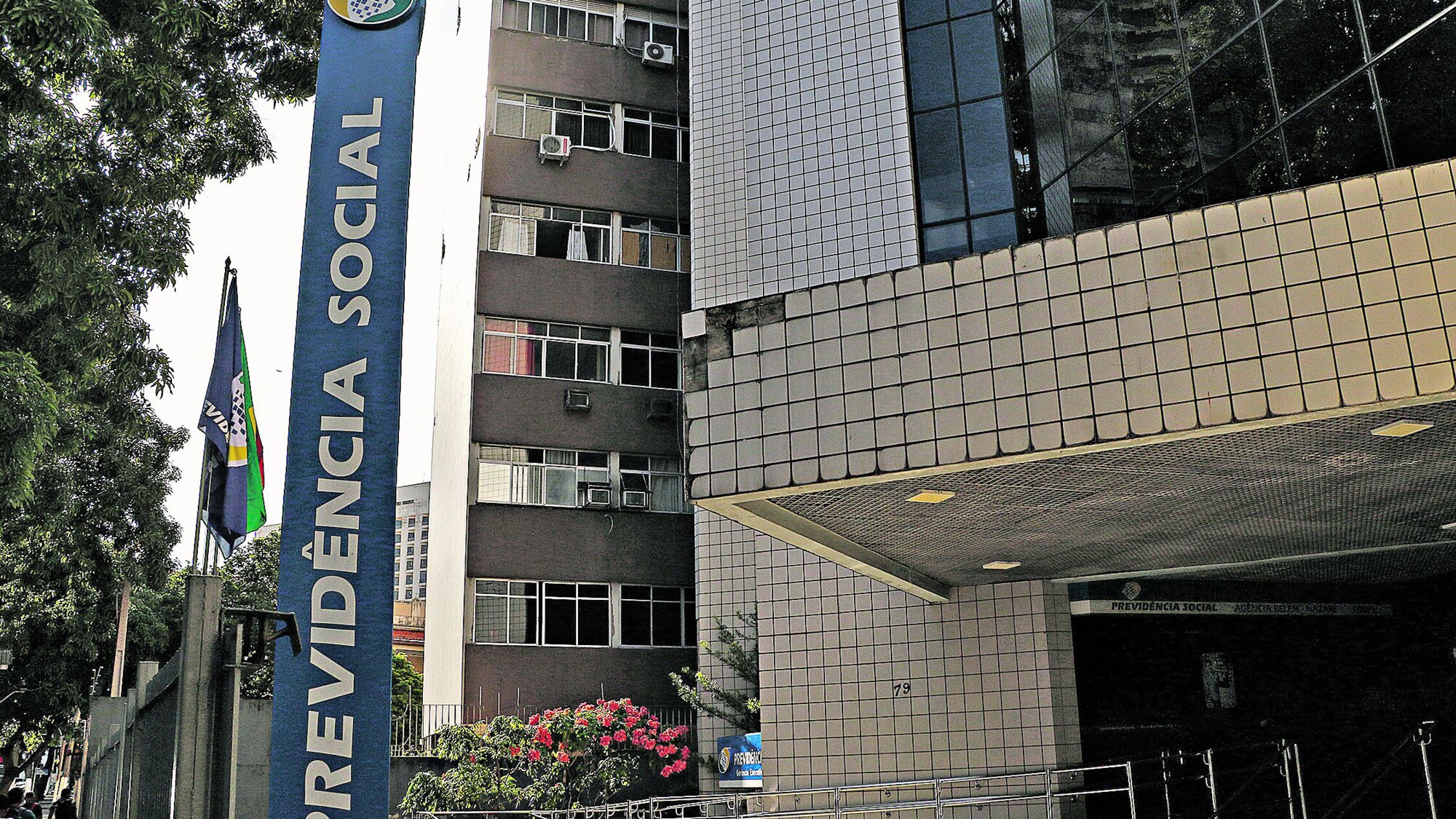 INSS: veja como funciona a aposentadoria por idade • DOL