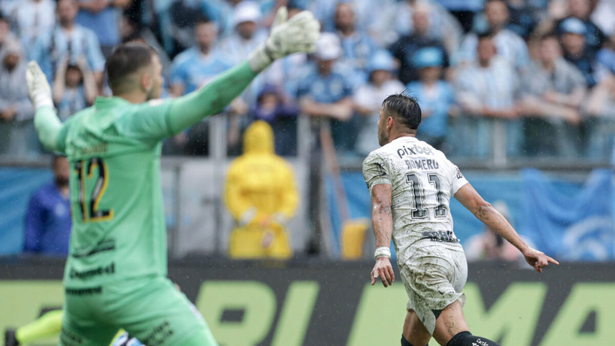 Corinthians vence Grêmio com um a menos e respira na Série A • DOL