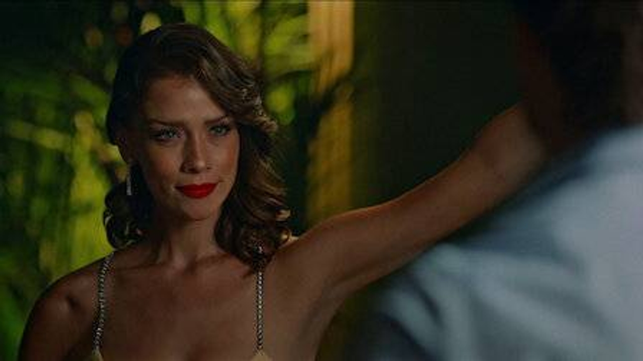 Luto: atriz famosa da Netflix morre de câncer aos 34 anos • DOL Luto: atriz famosa da Netflix morre de câncer aos 34 anos • DOL