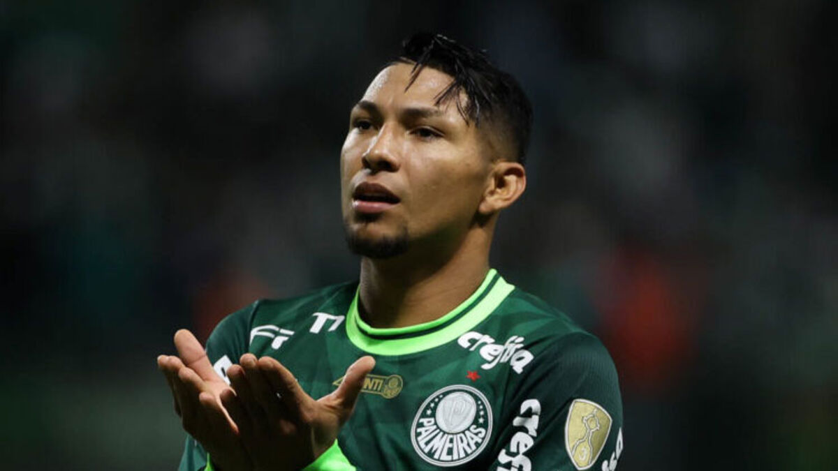 Fascismo virtual alveja Rony: "volta a fazer farinha" • DOL