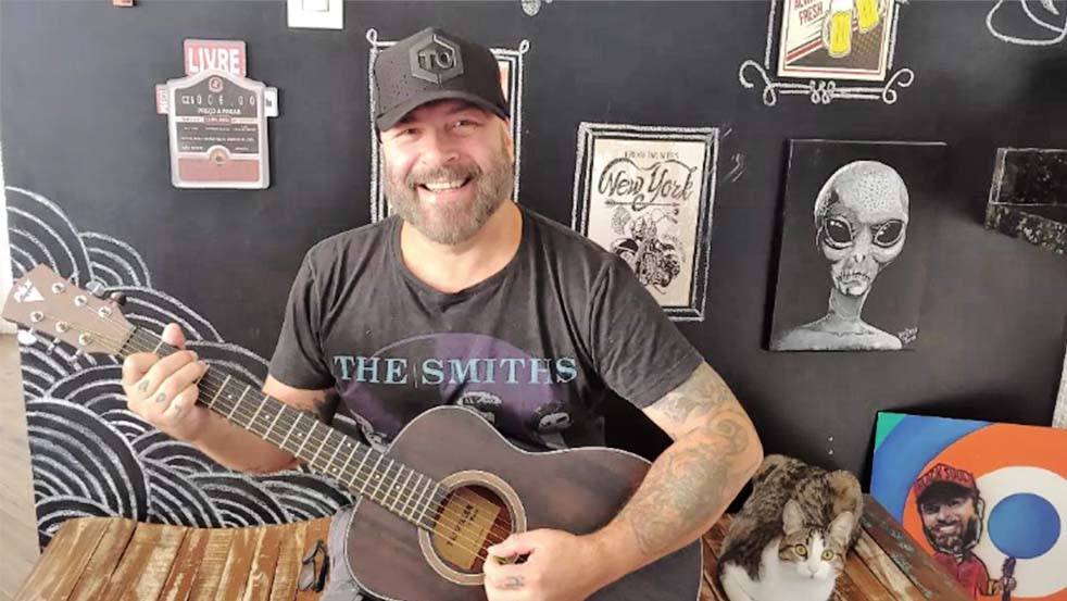 Mingau, do Ultraje a Rigor, recebe alta após tiro na cabeça • DOL