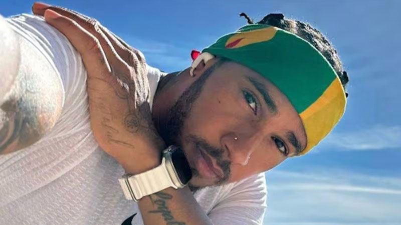 Lewis Hamilton passa férias no Rio após Réveillon na Bahia • DOL