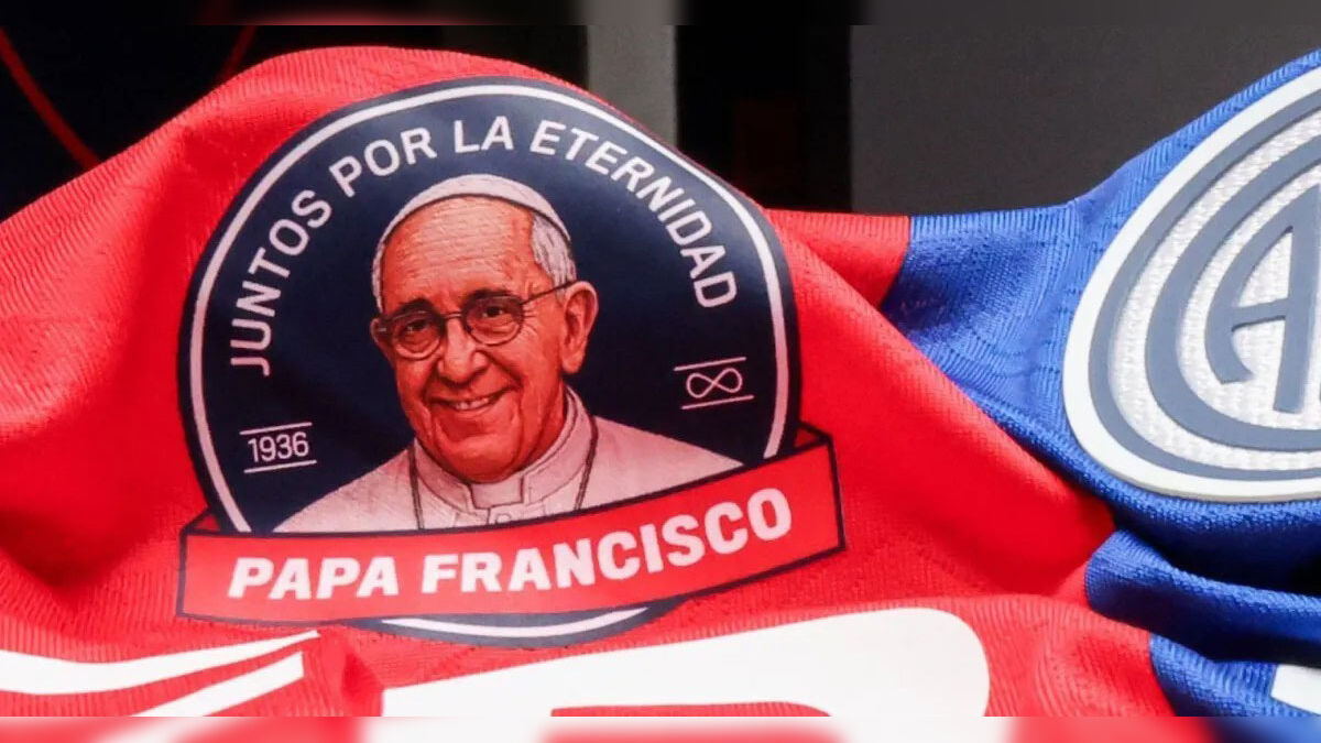 San Lorenzo joga com camisa em homenagem ao Papa Francisco • DOL