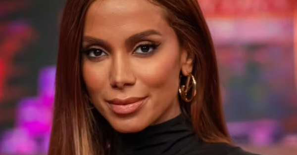 Veja o novo rosto de Anitta em primeira aparição após infecção • DOL