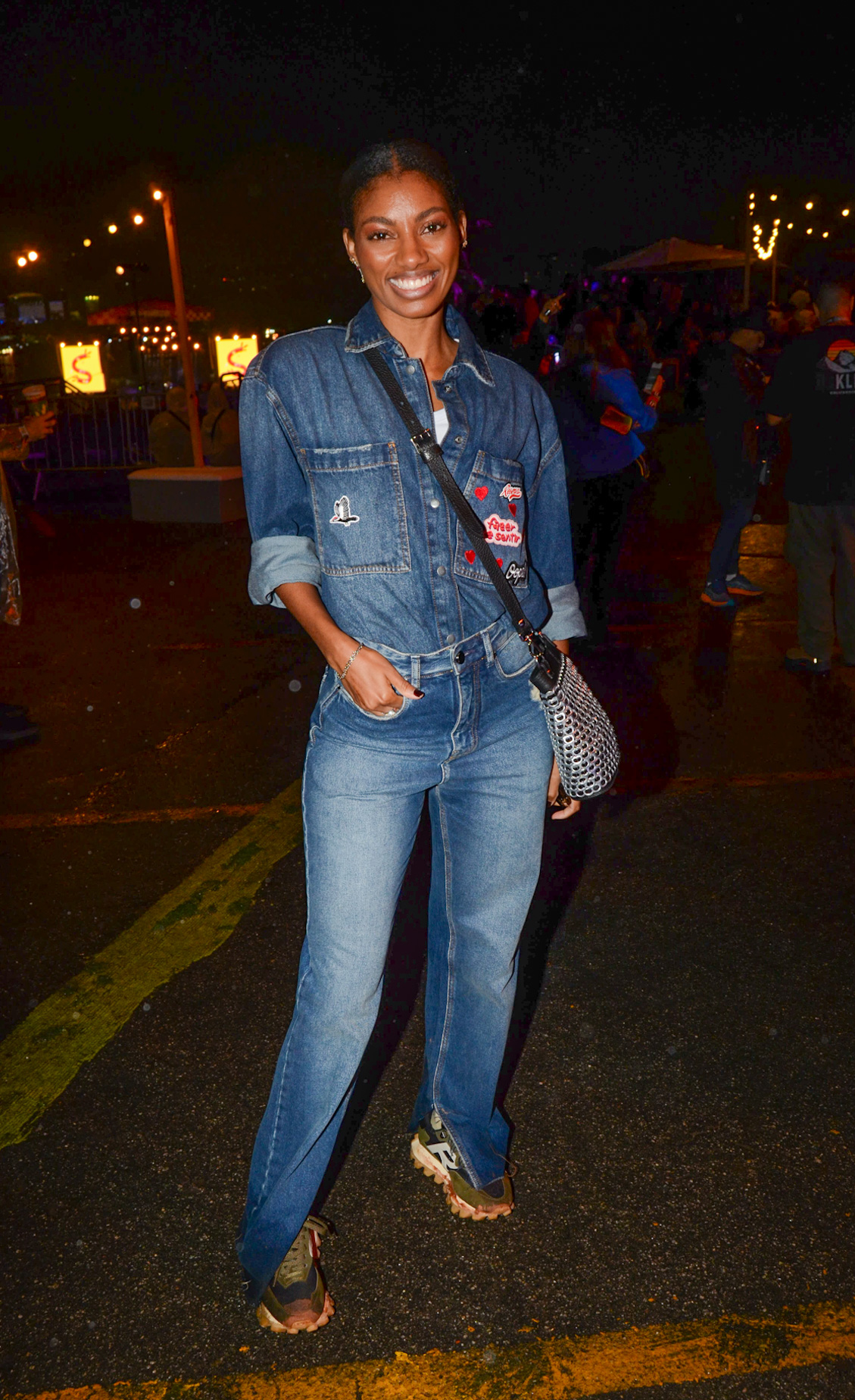 Letícia Spiller chega com Nizan ao Lolla. Veja mais fotos lá • DOL