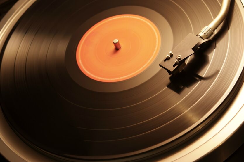 Dia do Disco: saiba qual o álbum mais vendido da história • DOL